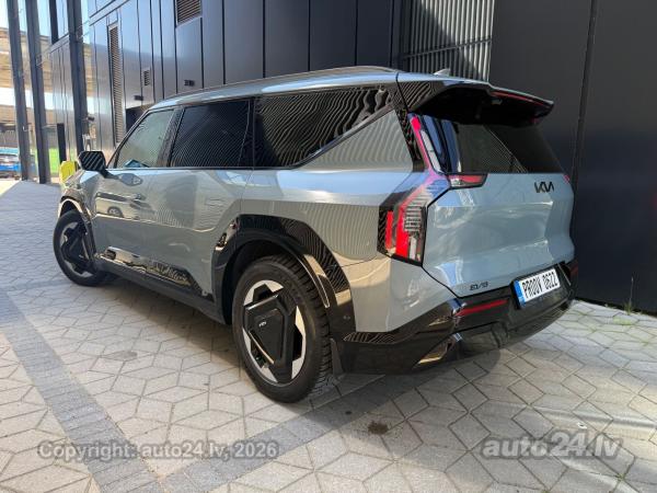 Pelēks Kia EV9 2025 Tallina, ar dzinēja tilpumu 0.00 L un nobraukumu 20 tūkst. km par 54900 €, foto 10 vietnē AUTOMOTO.COM.LV