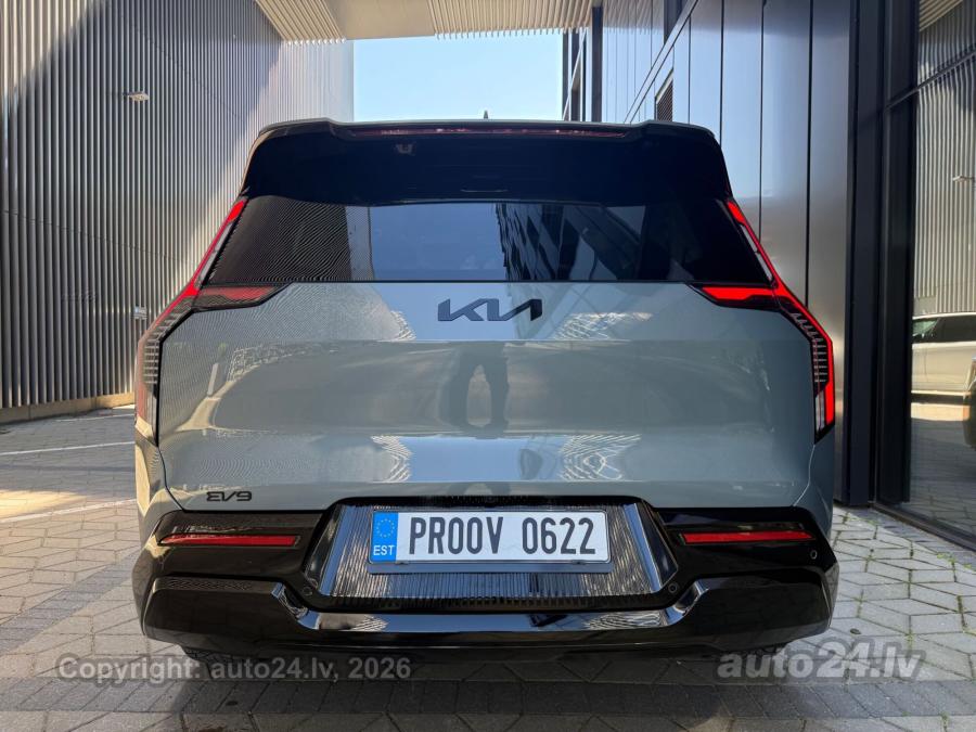 Pelēks Kia EV9 2025 Tallina, ar dzinēja tilpumu 0.00 L un nobraukumu 20 tūkst. km par 54900 €, foto 12 vietnē AUTOMOTO.COM.LV