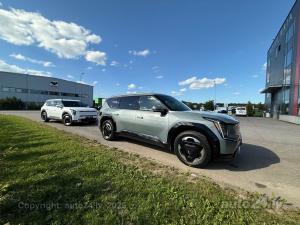 Pelēks Kia EV9 2025 Tallina, ar dzinēja tilpumu 0.00 L un nobraukumu 20 tūkst. km par 54900 €, foto 25 vietnē AUTOMOTO.COM.LV