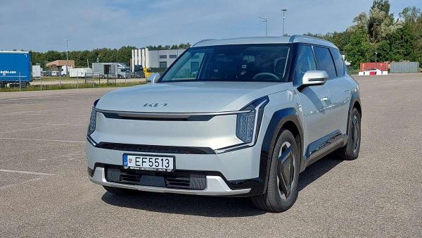 Pelēks Kia EV9 2026 Viļņa, ar dzinēja tilpumu 0.00 L un nobraukumu 1 tūkst. km par 69900 €, foto 2 vietnē AUTOMOTO.COM.LV