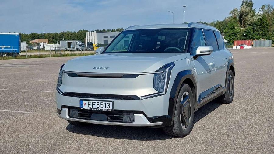 Pelēks Kia EV9 2026 Viļņa, ar dzinēja tilpumu 0.00 L un nobraukumu 1 tūkst. km par 69900 €, foto 3 vietnē AUTOMOTO.COM.LV