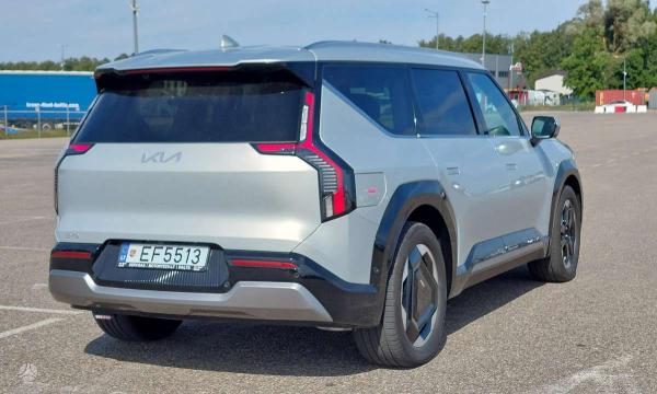 Pelēks Kia EV9 2026 Viļņa, ar dzinēja tilpumu 0.00 L un nobraukumu 1 tūkst. km par 69900 €, foto 8 vietnē AUTOMOTO.COM.LV