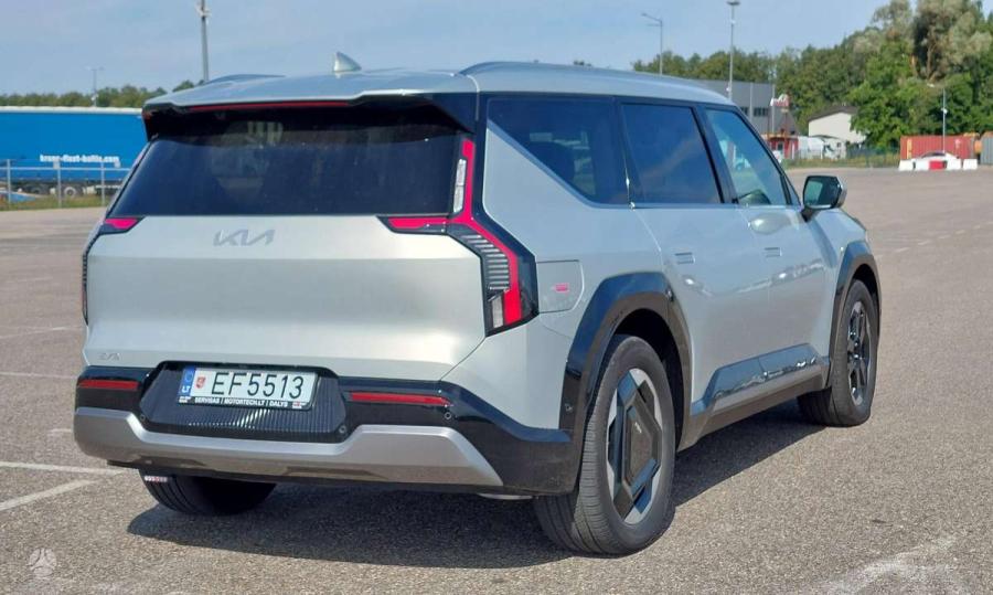 Pelēks Kia EV9 2026 Viļņa, ar dzinēja tilpumu 0.00 L un nobraukumu 1 tūkst. km par 69900 €, foto 9 vietnē AUTOMOTO.COM.LV