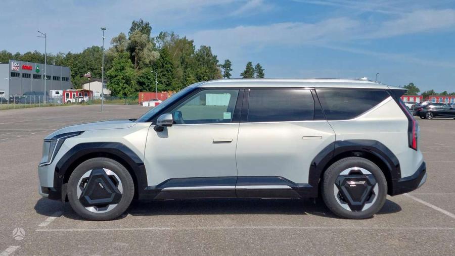 Pelēks Kia EV9 2026 Viļņa, ar dzinēja tilpumu 0.00 L un nobraukumu 1 tūkst. km par 69900 €, foto 13 vietnē AUTOMOTO.COM.LV