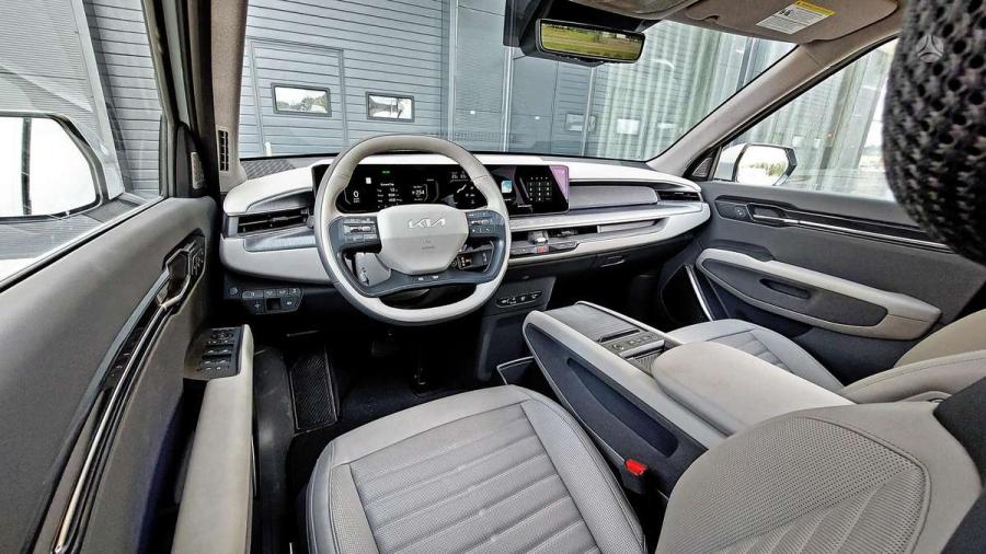 Pelēks Kia EV9 2026 Viļņa, ar dzinēja tilpumu 0.00 L un nobraukumu 1 tūkst. km par 69900 €, foto 23 vietnē AUTOMOTO.COM.LV