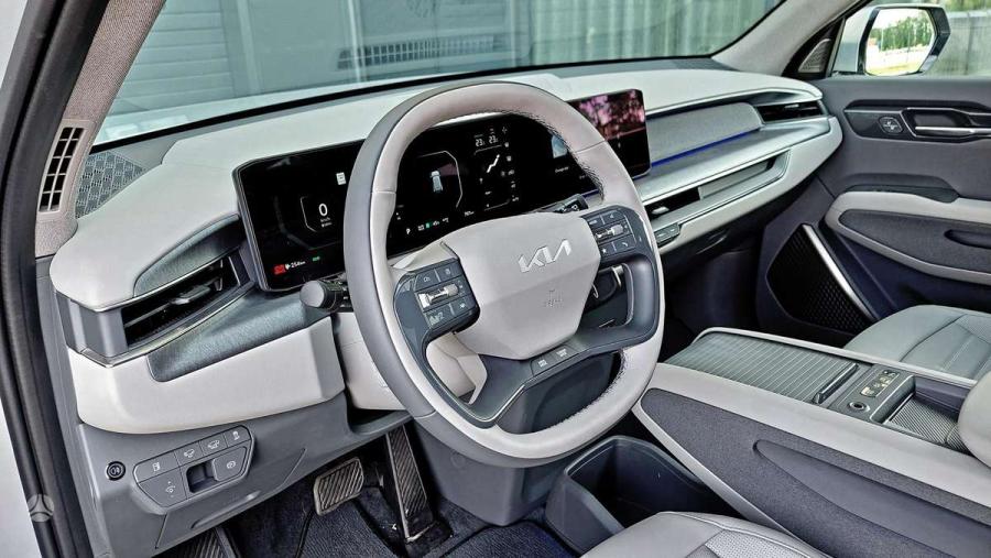 Pelēks Kia EV9 2026 Viļņa, ar dzinēja tilpumu 0.00 L un nobraukumu 1 tūkst. km par 69900 €, foto 25 vietnē AUTOMOTO.COM.LV