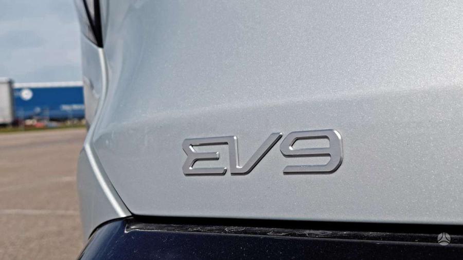 Pelēks Kia EV9 2026 Viļņa, ar dzinēja tilpumu 0.00 L un nobraukumu 1 tūkst. km par 69900 €, foto 40 vietnē AUTOMOTO.COM.LV