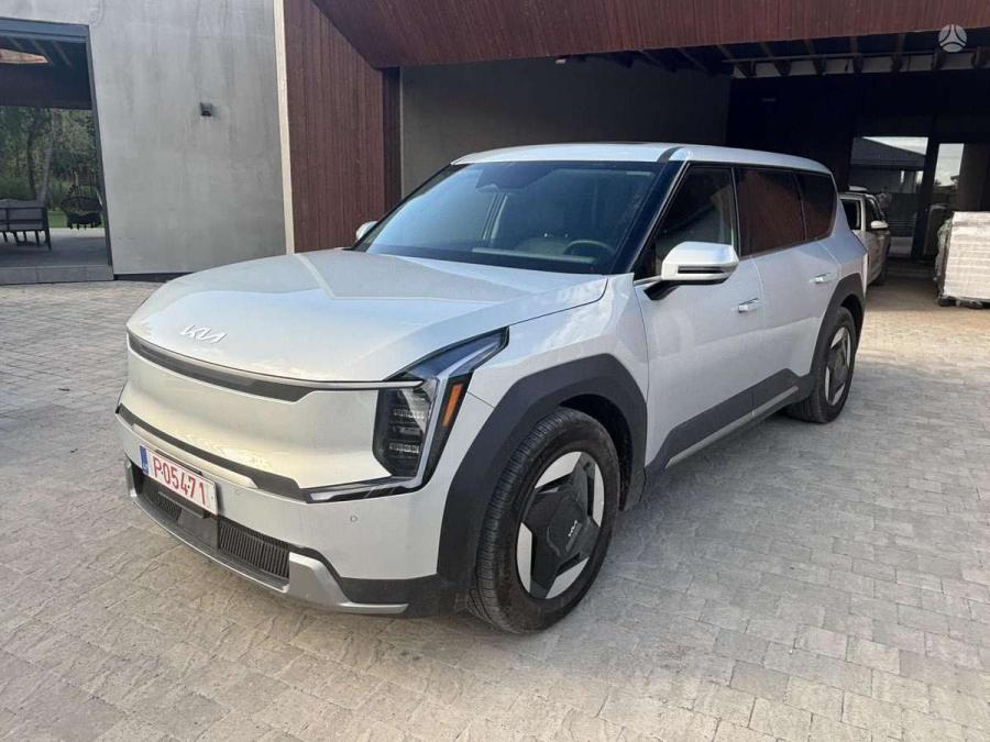 Pelēks Kia EV9 2026 Kauņa, ar dzinēja tilpumu 0.00 L un nobraukumu 4 tūkst. km par 39000 €, foto 1 vietnē AUTOMOTO.COM.LV