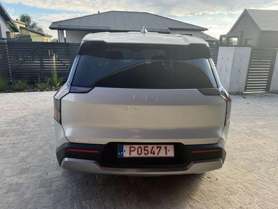 Pelēks Kia EV9 2026 Kauņa, ar dzinēja tilpumu 0.00 L un nobraukumu 4 tūkst. km par 39000 €, foto 4 vietnē AUTOMOTO.COM.LV