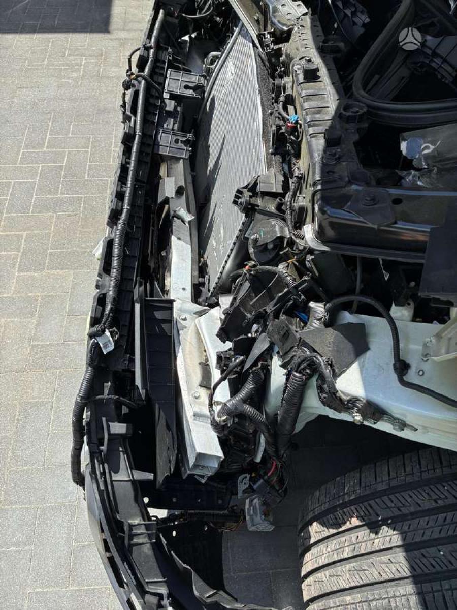 White Kia EV9 2024 in Plunge, with an engine capacity of 0.00 L and mileage of 18 thousand km for 15800 €, photo 15 on AUTOMOTO.COM.LV