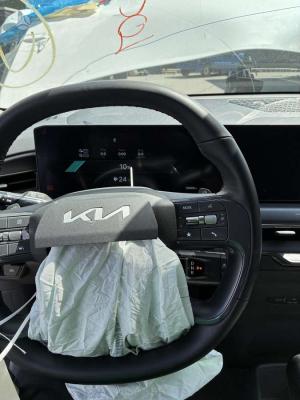 White Kia EV9 2024 in Plunge, with an engine capacity of 0.00 L and mileage of 18 thousand km for 15800 €, photo 20 on AUTOMOTO.COM.LV