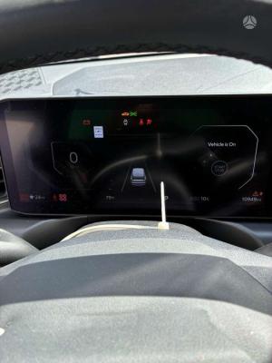 White Kia EV9 2024 in Plunge, with an engine capacity of 0.00 L and mileage of 18 thousand km for 15800 €, photo 21 on AUTOMOTO.COM.LV