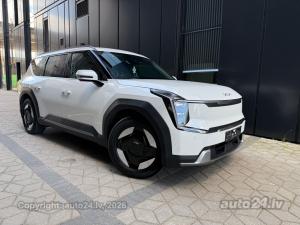 White Kia EV9 2024 in Tallinn, with an engine capacity of 0.00 L and mileage of 31 thousand km for 47900 €, photo  on AUTOMOTO.COM.LV