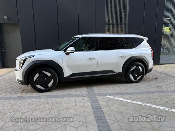 Белый Киа EV9 2024 в Таллин, объемом двигателя 0.00 л и пробегом 31 тыс. км за 47900 €, фото 8 на AUTOMOTO.COM.LV