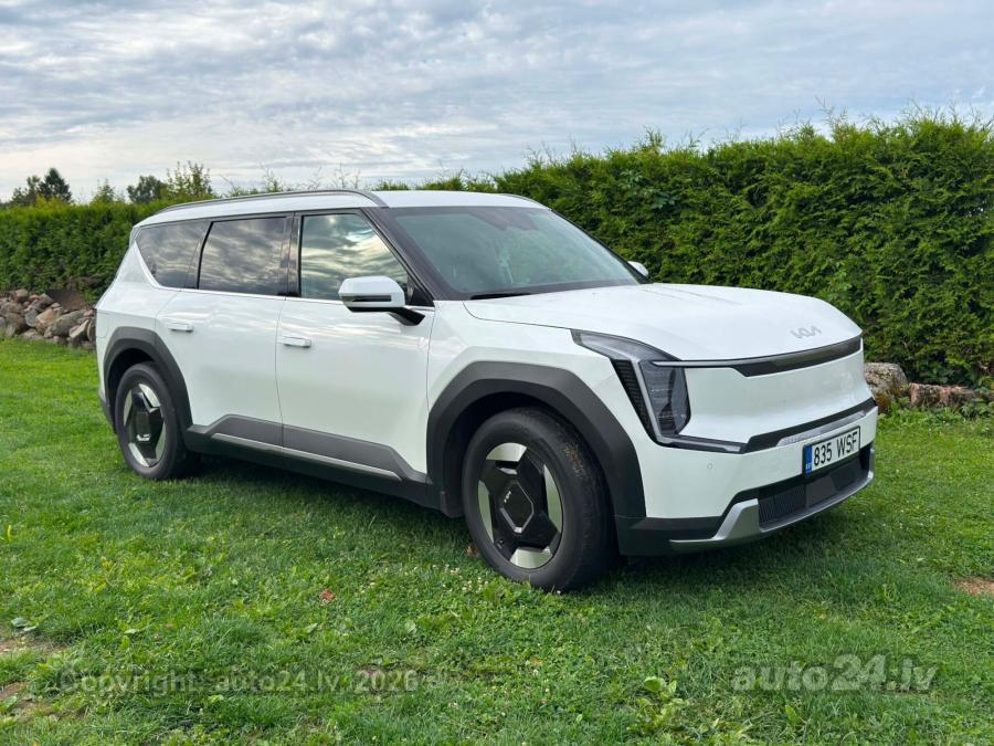 White Kia EV9 2024 in Tallinn, with an engine capacity of 0.00 L and mileage of 31 thousand km for 47900 €, photo 16 on AUTOMOTO.COM.LV