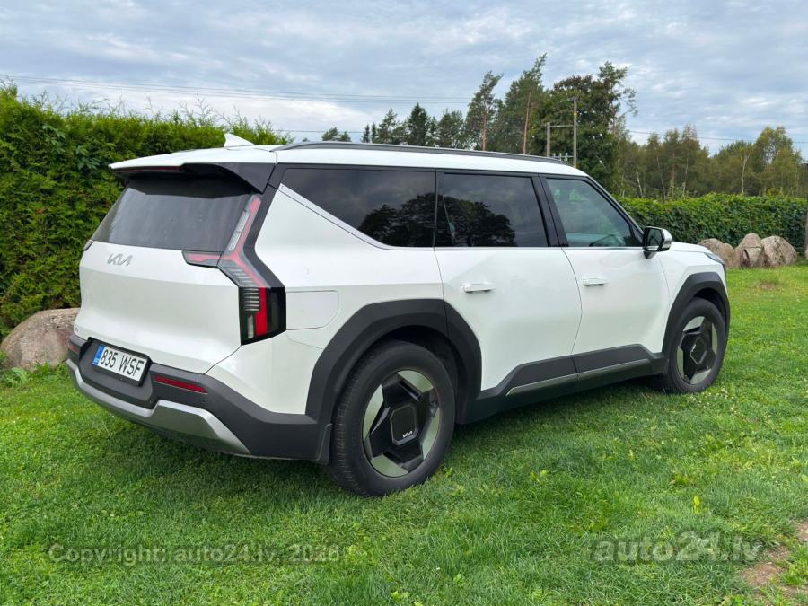 White Kia EV9 2024 in Tallinn, with an engine capacity of 0.00 L and mileage of 31 thousand km for 47900 €, photo 17 on AUTOMOTO.COM.LV
