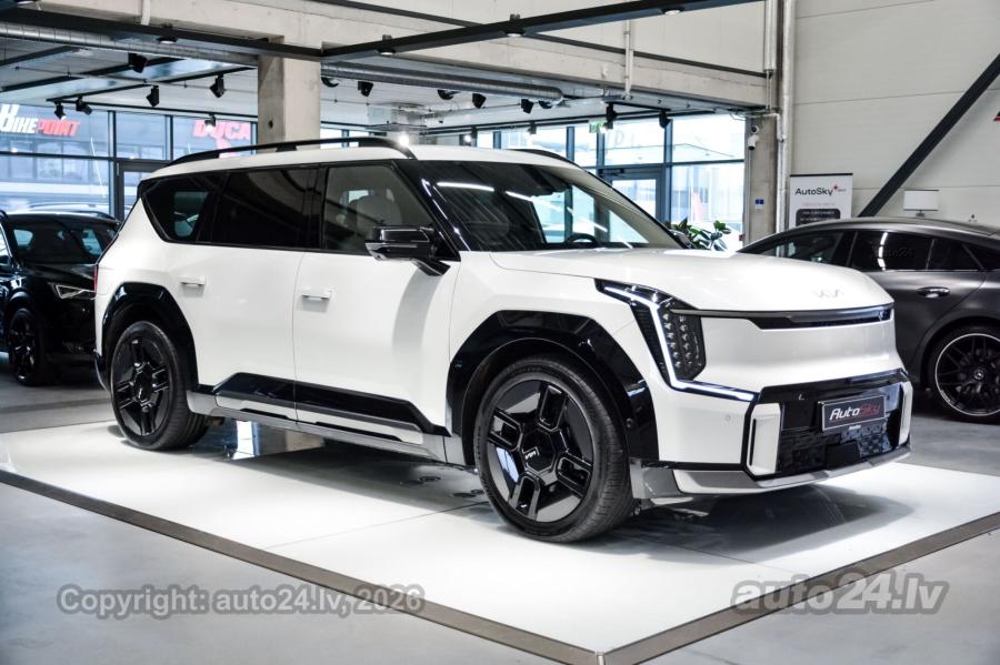 Белый Киа EV9 2024 в Таллин, объемом двигателя 0.00 л и пробегом 52 тыс. км за 65000 €, фото 1 на AUTOMOTO.COM.LV