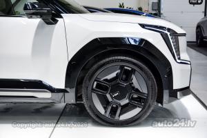 Белый Киа EV9 2024 в Таллин, объемом двигателя 0.00 л и пробегом 52 тыс. км за 65000 €, фото 7 на AUTOMOTO.COM.LV