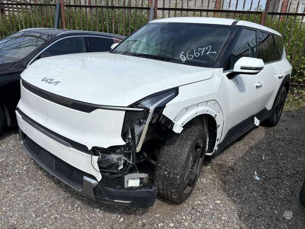 Balts Kia EV9 2026 Kauņa, ar dzinēja tilpumu 0.00 L un nobraukumu 6 tūkst. km par 31000 €, foto 1 vietnē AUTOMOTO.COM.LV