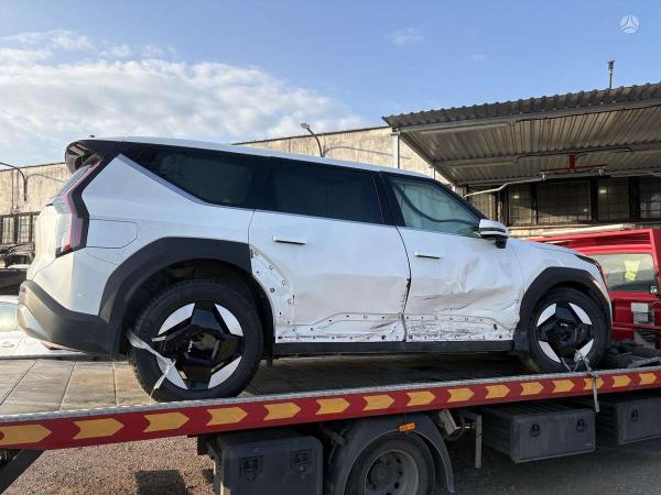 Balts Kia EV9 2026 Kauņa, ar dzinēja tilpumu 0.00 L un nobraukumu 6 tūkst. km par 31000 €, foto 4 vietnē AUTOMOTO.COM.LV