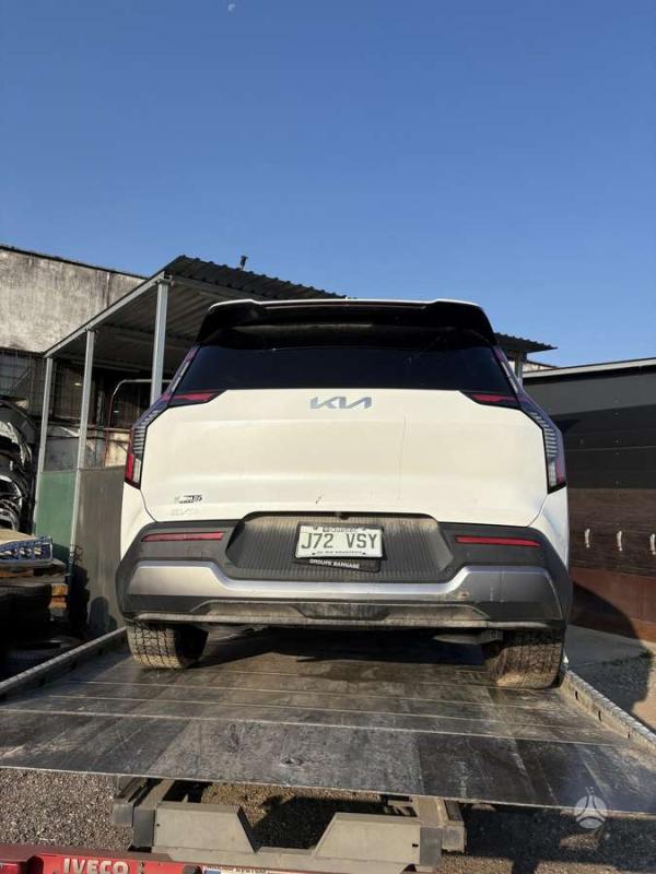 Balts Kia EV9 2026 Kauņa, ar dzinēja tilpumu 0.00 L un nobraukumu 6 tūkst. km par 31000 €, foto 7 vietnē AUTOMOTO.COM.LV
