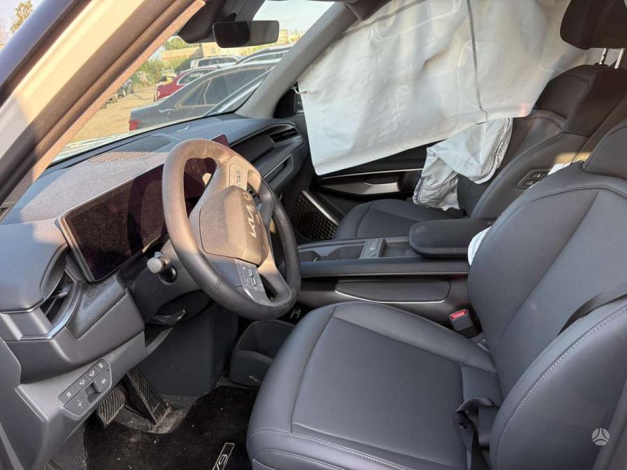 White Kia EV9 2026 in Kaunas, with an engine capacity of 0.00 L and mileage of 6 thousand km for 31000 €, photo 11 on AUTOMOTO.COM.LV
