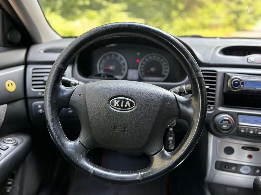 Red Kia Magentis 2007 in Vilnius, with an engine capacity of 2.00 L and mileage of 170 thousand km for 1250 €, photo 13 on AUTOMOTO.COM.LV