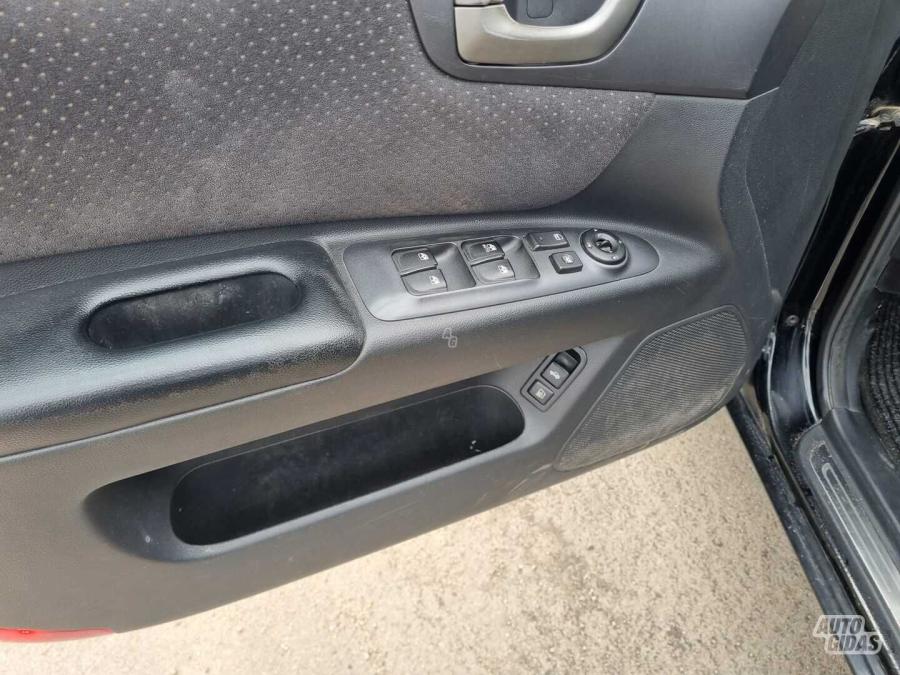 Kia Magentis 2007 in Radviliskis, with an engine capacity of 2.00 L and mileage of 204 thousand km for 800 €, photo 7 on AUTOMOTO.COM.LV