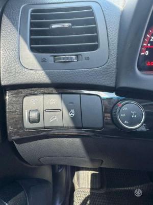 Black Kia Mohave 2014 in Vilnius, with an engine capacity of 3.00 L and mileage of 196 thousand km for 8000 €, photo 14 on AUTOMOTO.COM.LV