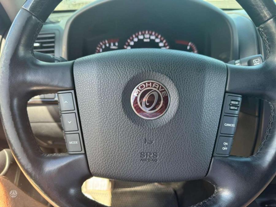 Black Kia Mohave 2014 in Vilnius, with an engine capacity of 3.00 L and mileage of 196 thousand km for 8000 €, photo 17 on AUTOMOTO.COM.LV