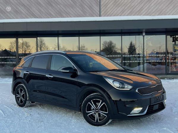 Black Kia Niro 2016 in Panevezys, with an engine capacity of 1.59 L and mileage of 264 thousand km for 9000 €, photo 1 on AUTOMOTO.COM.LV
