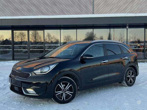 Black Kia Niro 2016 in Panevezys, with an engine capacity of 1.59 L and mileage of 264 thousand km for 9000 €, photo 3 on AUTOMOTO.COM.LV