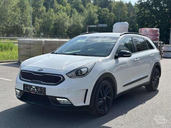 Black Kia Niro 2016 in Vilnius, with an engine capacity of 1.60 L and mileage of 308 thousand km for 9500 €, photo 1 on AUTOMOTO.COM.LV