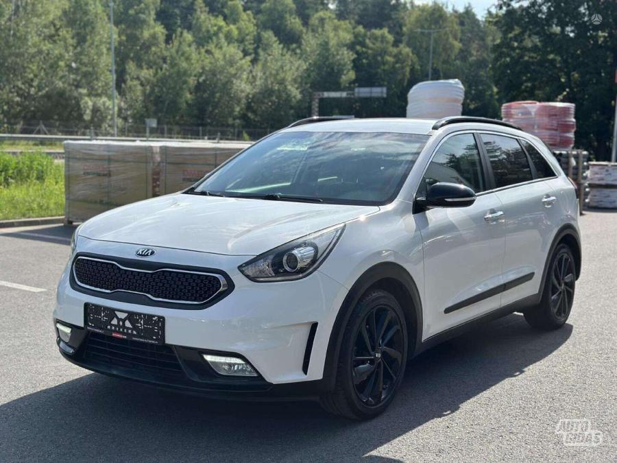 Black Kia Niro 2016 in Vilnius, with an engine capacity of 1.60 L and mileage of 308 thousand km for 9500 €, photo 1 on AUTOMOTO.COM.LV