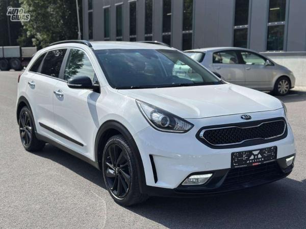 Black Kia Niro 2016 in Vilnius, with an engine capacity of 1.60 L and mileage of 308 thousand km for 9500 €, photo 3 on AUTOMOTO.COM.LV