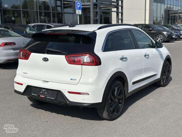 Black Kia Niro 2016 in Vilnius, with an engine capacity of 1.60 L and mileage of 308 thousand km for 9500 €, photo 5 on AUTOMOTO.COM.LV