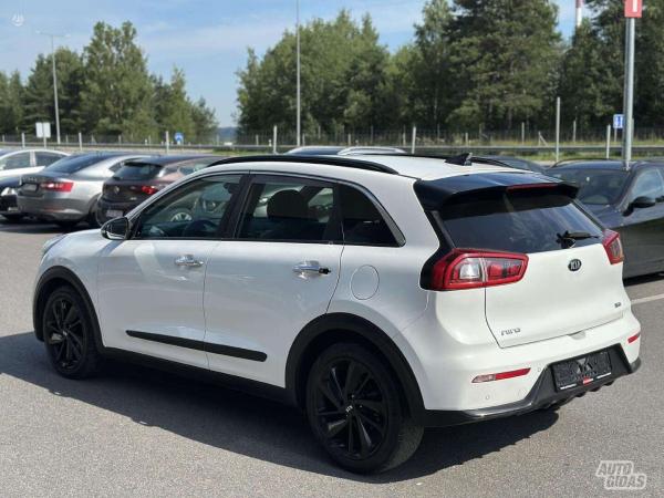 Black Kia Niro 2016 in Vilnius, with an engine capacity of 1.60 L and mileage of 308 thousand km for 9500 €, photo 6 on AUTOMOTO.COM.LV