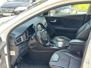 Black Kia Niro 2016 in Vilnius, with an engine capacity of 1.60 L and mileage of 308 thousand km for 9500 €, photo 12 on AUTOMOTO.COM.LV