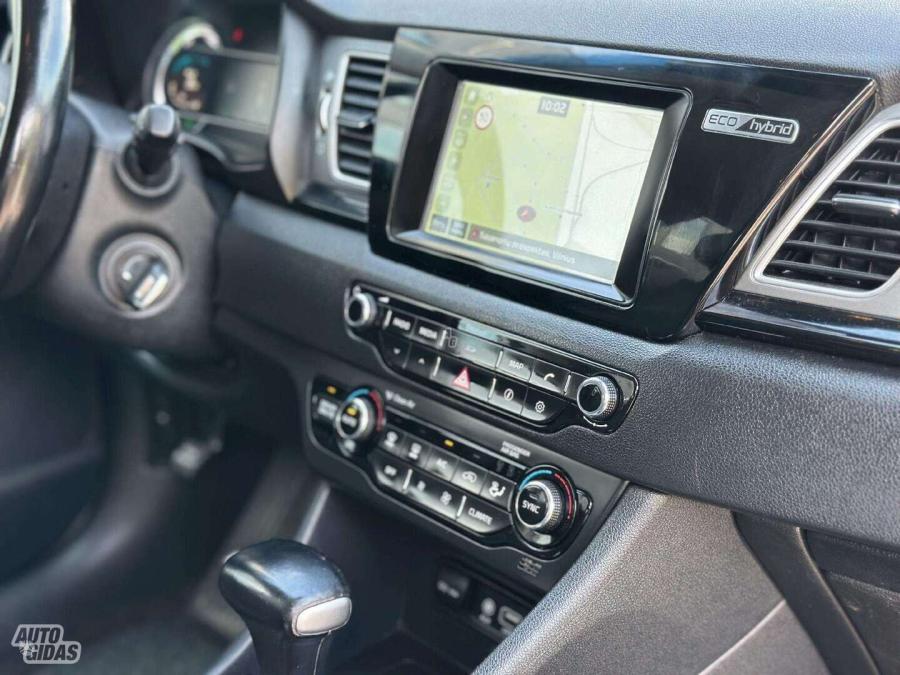 Black Kia Niro 2016 in Vilnius, with an engine capacity of 1.60 L and mileage of 308 thousand km for 9500 €, photo 17 on AUTOMOTO.COM.LV