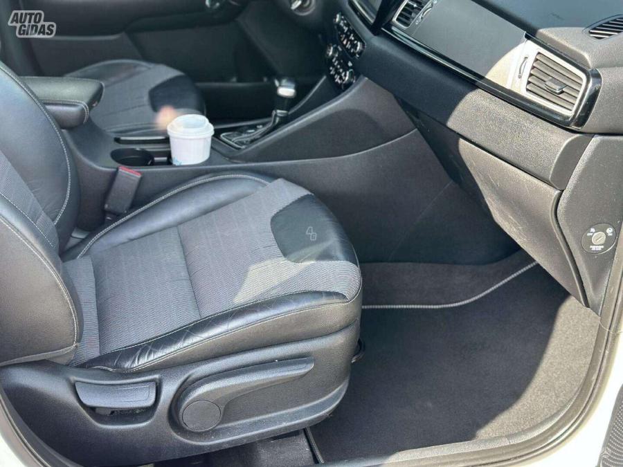 Black Kia Niro 2016 in Vilnius, with an engine capacity of 1.60 L and mileage of 308 thousand km for 9500 €, photo 18 on AUTOMOTO.COM.LV