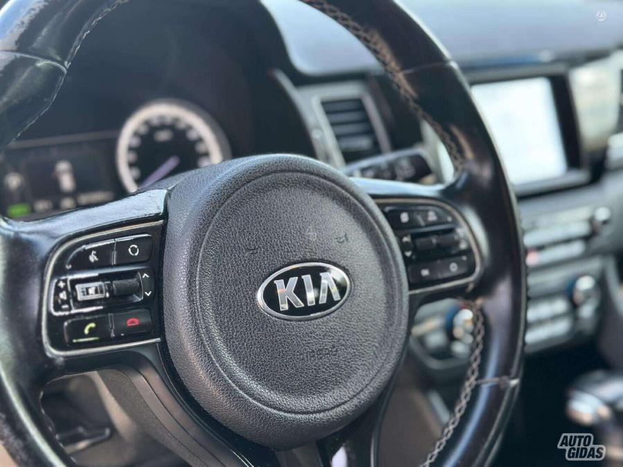 Black Kia Niro 2016 in Vilnius, with an engine capacity of 1.60 L and mileage of 308 thousand km for 9500 €, photo 19 on AUTOMOTO.COM.LV
