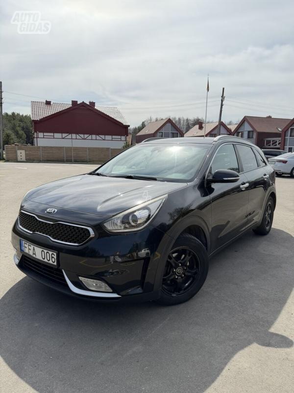 Black Kia Niro 2016 in Klaipeda, with an engine capacity of 1.60 L and mileage of 311 thousand km for 7700 €, photo 1 on AUTOMOTO.COM.LV