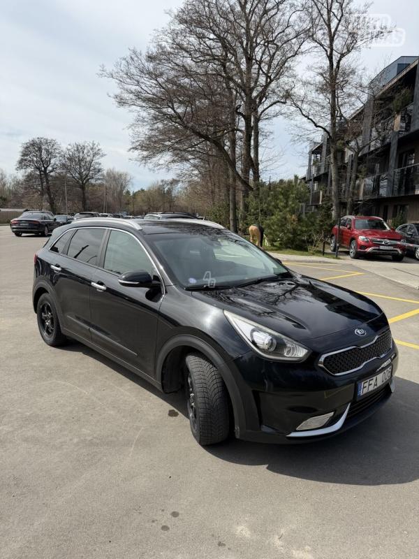 Black Kia Niro 2016 in Klaipeda, with an engine capacity of 1.60 L and mileage of 311 thousand km for 7700 €, photo 3 on AUTOMOTO.COM.LV