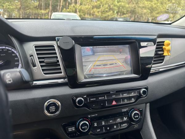 Black Kia Niro 2016 in Klaipeda, with an engine capacity of 1.60 L and mileage of 311 thousand km for 7700 €, photo 9 on AUTOMOTO.COM.LV