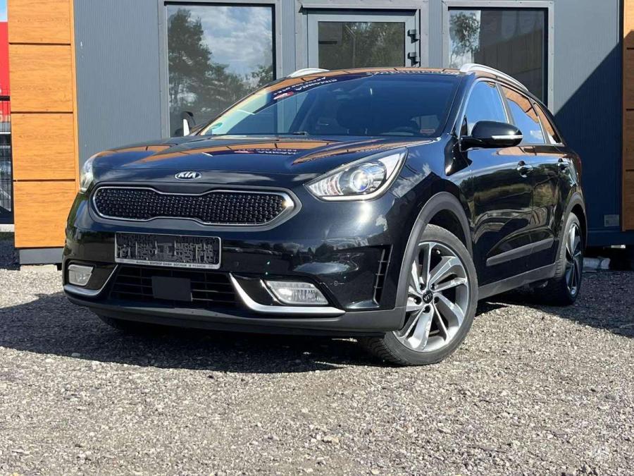 Black Kia Niro 2017 in Kaunas, with an engine capacity of 1.59 L and mileage of 235 thousand km for 11500 €, photo 3 on AUTOMOTO.COM.LV