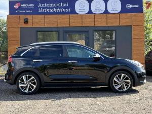 Black Kia Niro 2017 in Kaunas, with an engine capacity of 1.59 L and mileage of 235 thousand km for 11500 €, photo 4 on AUTOMOTO.COM.LV