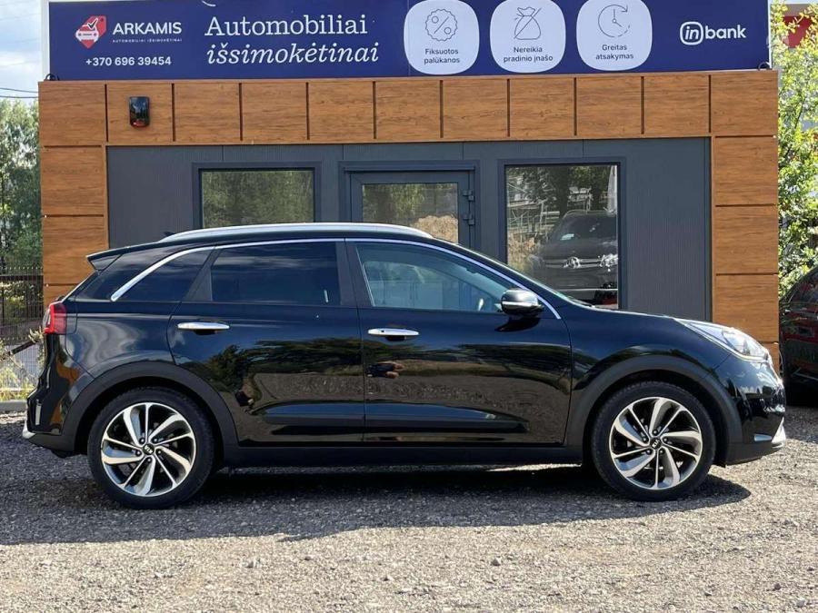Black Kia Niro 2017 in Kaunas, with an engine capacity of 1.59 L and mileage of 235 thousand km for 11500 €, photo 4 on AUTOMOTO.COM.LV