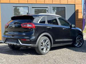Black Kia Niro 2017 in Kaunas, with an engine capacity of 1.59 L and mileage of 235 thousand km for 11500 €, photo 6 on AUTOMOTO.COM.LV