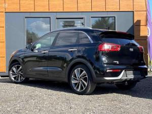 Black Kia Niro 2017 in Kaunas, with an engine capacity of 1.59 L and mileage of 235 thousand km for 11500 €, photo 7 on AUTOMOTO.COM.LV