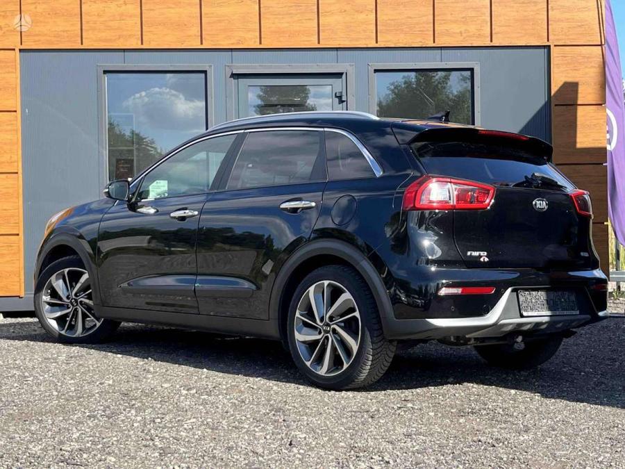 Black Kia Niro 2017 in Kaunas, with an engine capacity of 1.59 L and mileage of 235 thousand km for 11500 €, photo 7 on AUTOMOTO.COM.LV